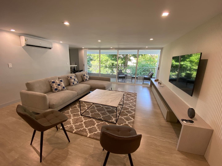 Apartment For 6 In Altamira. B4 - Caracas