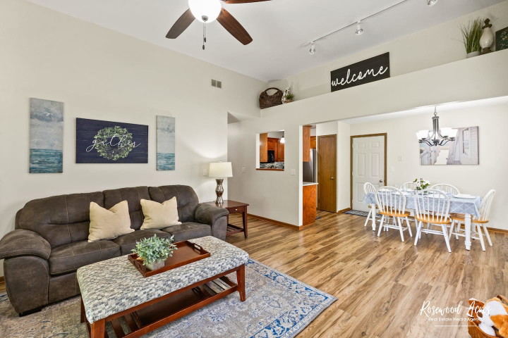 King-size Beds !  All The Luxeries Of Home! - Illinois