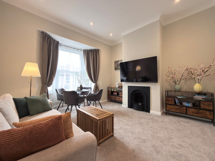 Specious Two Bedroom Apartment Wimbledon - Fulham