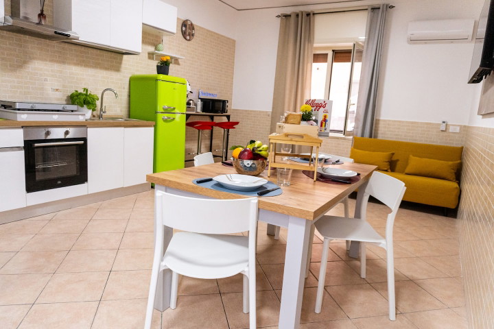 Family Home With Private Garage In Naples - Portici