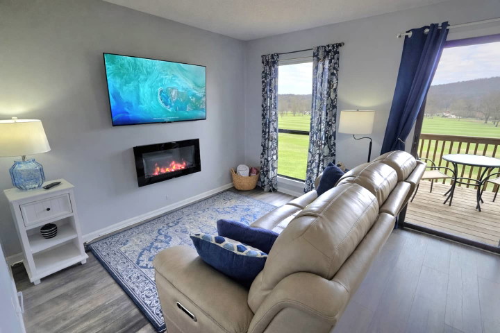 Updated Condo~ In/outdoor Pool & Hot Tub ~Sleeps 4 - Branson