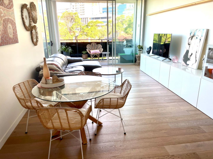 Stylish, Centrally Located Apartment. - North Sydney