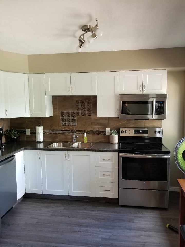 1/2 Block From Red Deer Hospital - Modern Comfort - Red Deer
