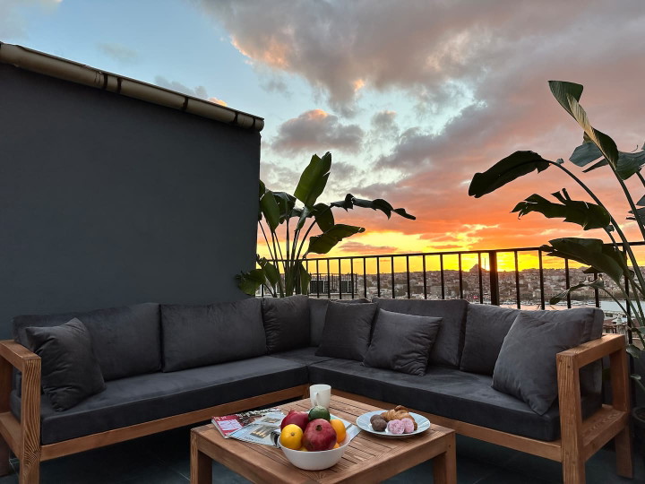 Galata Stay | Rooftop Access + Ac | Steps To Metro - Istanbul