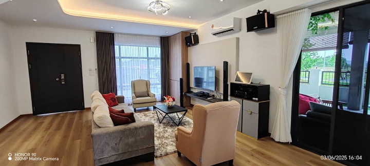 Stunning 4-bedroom Retreat With Sky Balcony - Rawang