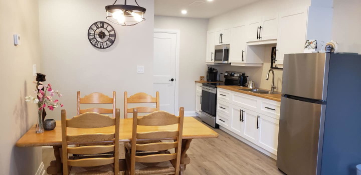 The Friesian Guest House - Delhi, ON, Canada