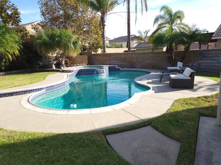 Spacious 3 Bedroom Home With Pool - Fontana, CA
