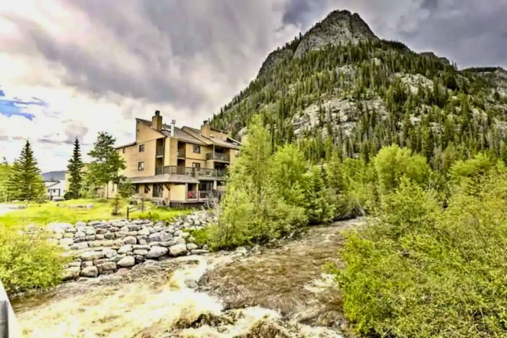 Luxury Main St. Condo -Frisco W/king Bed & Parking - Frisco, CO