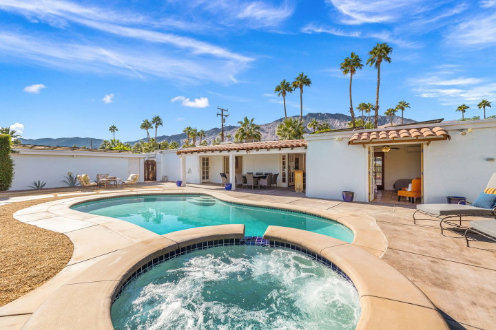 Synergi Oasis: Hot Tub Pool Ev Charger - Downtown - Palm Springs, CA