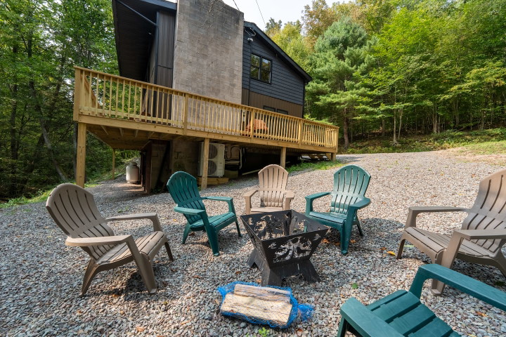 Modern Creekside Oasis - Pennsylvania