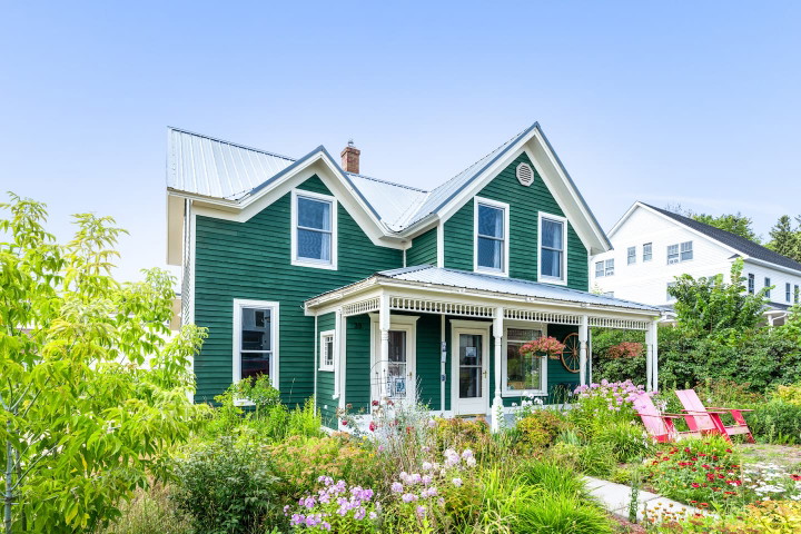 The Eclectic Apartment On Broad Street - Bayfield, WI