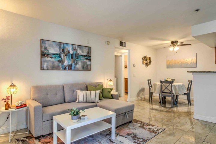 Comfy 2br Next To Strip Free Parking/wifi/pool/gym - Las Vegas, NV