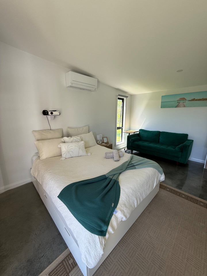 Modern Rustic Guest En-suite - Bairnsdale