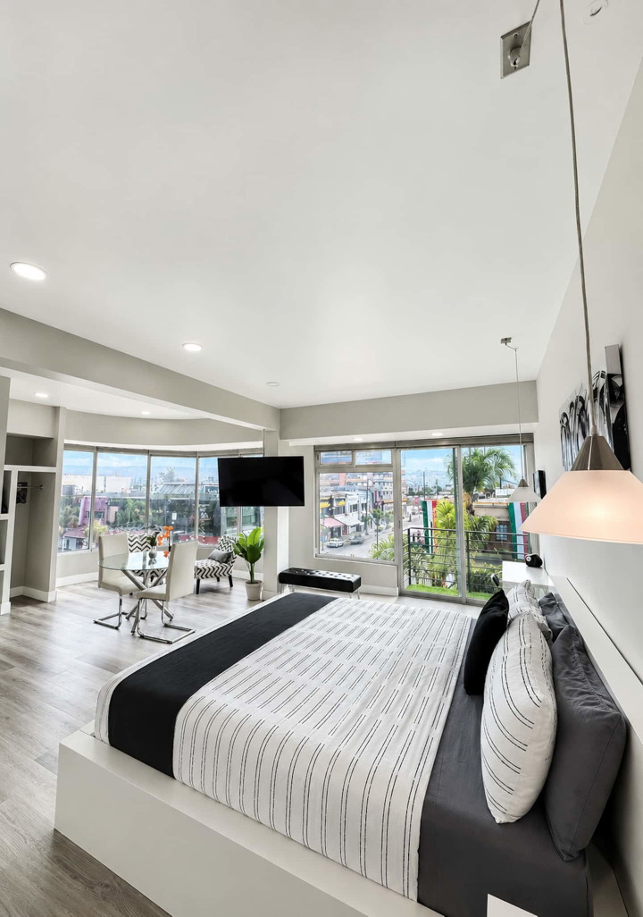 Centro Tj Suite | View + Av. Revolución + Balcony - Tijuana