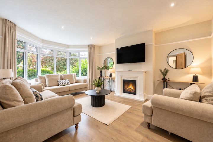 Gorgeous Large 4 Bedroom House 3.5 Bathrooms - Southampton, UK