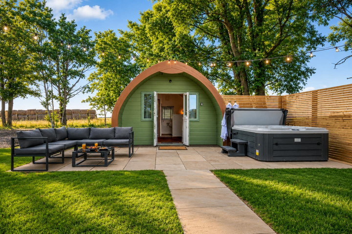 4 Hazelwood Lakeside Hideaway - Bourne