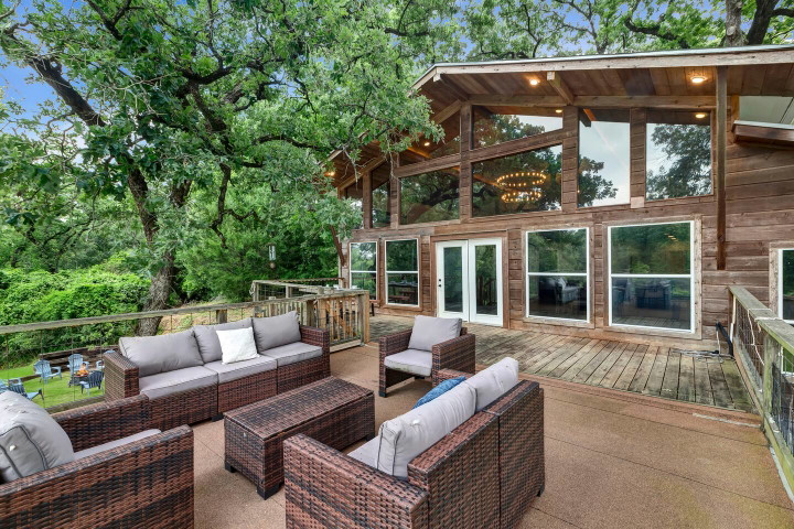 Rustic Cabin - Sunset Views- Large Deck -Sleeps 10 - Houston, TX