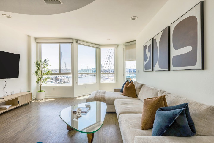 Coral Marina| Water Views Pool Jacuzzi Sauna Gym - Marina del Rey, CA