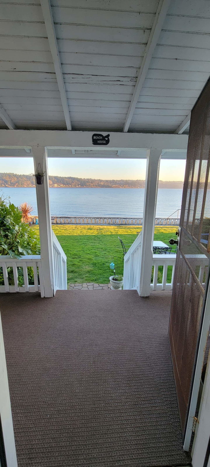 Gram's Waterfront Cottage (In Manette) - Port Orchard, WA