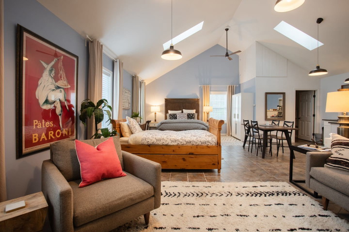 Loft Apartment On Tree-lined Street In Falmouth - Portland, ME