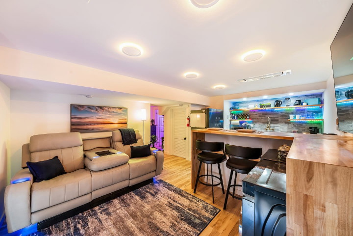 Modern Chic Retreat | Luxe Comfort & Style - Omaha, NE