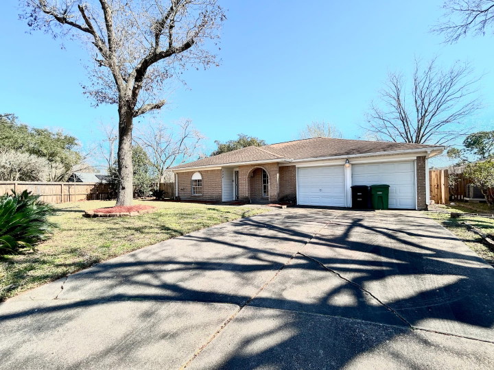 Cozy Family House W/big Yard - Pasadena, TX