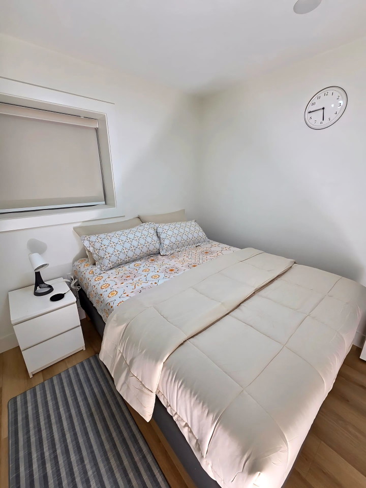 Modern 2br Suite Close To Skytrain/bus Quiet - Surrey