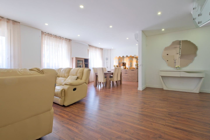 Spacious 4br Duplex  4 Bathrooms - Loures