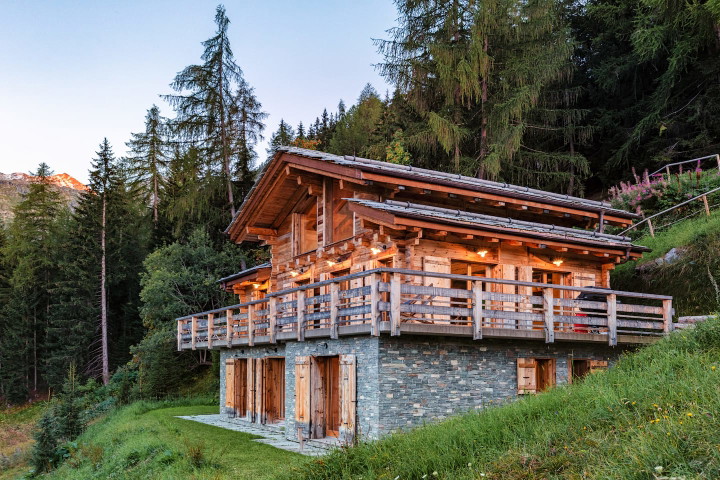 Authentic Swiss Spa Chalet Nesoya | Jacuzzi & Sauna - Canton of Valais