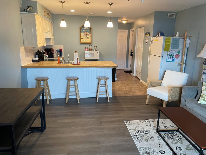 Water Front Condo W/pool Short Walk To Beach - Fenwick Island, DE