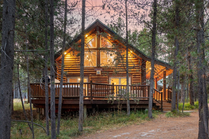 Yellowstone Log Cabin, Hot Tub, Sleeps 10. - Island Park, ID