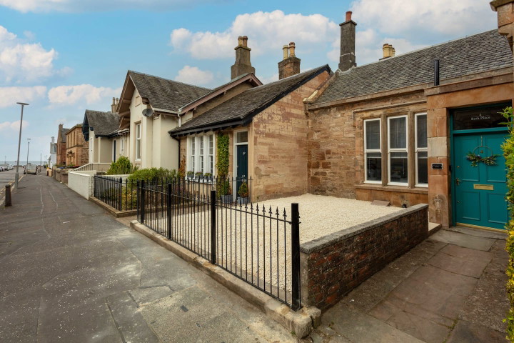 Wellington Lodge - Ayr, UK