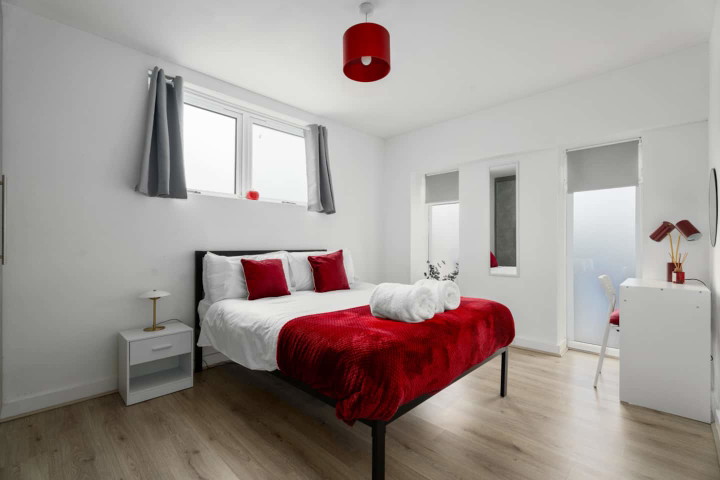 Heathrow | 2-bed | Free Parking | Contractors - Staines-upon-Thames