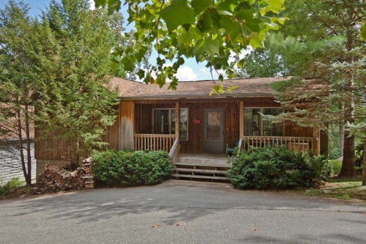 Black Bear | 2 Br/2 Ba Sleeps 6 - Townsend, TN