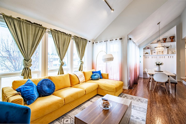 Stylish & Cozy| Ac| King Bed| Arcade| Yard & Bbq - Red Deer