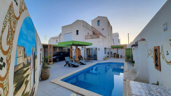 Maison Spacieuse S+3 Avec Piscine - Djerba