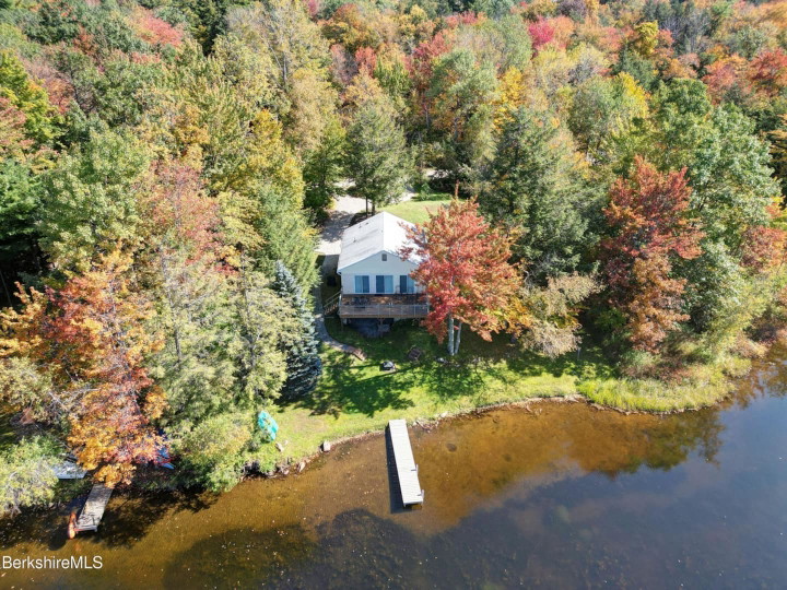 Fall Foliage Lakefront Retreat - Berkshires - The Berkshires, MA