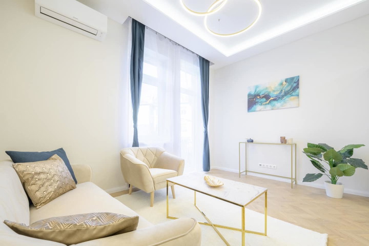 Aurora - Luxury Apartment With Balcony And A/c - Budapest
