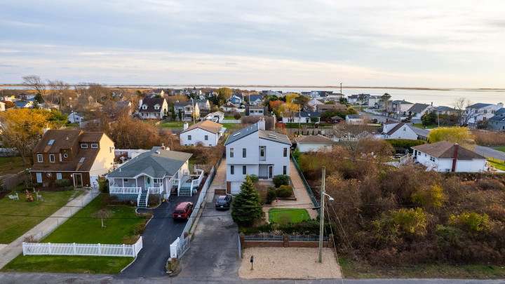 3 Story Beach Waterview, 3 King Bed, Golf Putting Green! - ファイアー・アイランド, NY