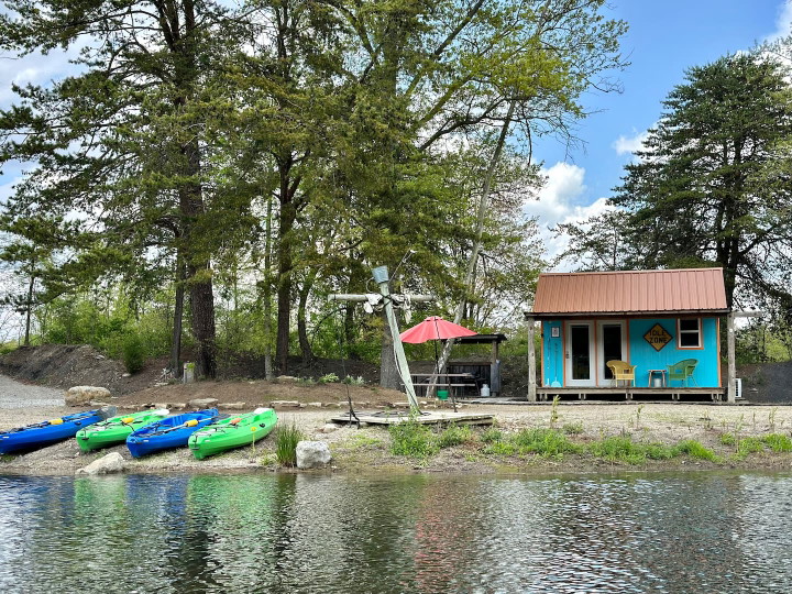 Beach Style Lakeside Mini Cottage
Idle Zone - Indiana (State)