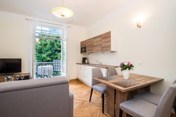 Luxurious, Quiet Holiday Apartment With A Balcony - Lana