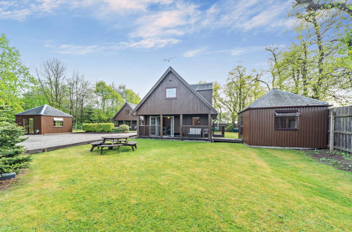 Lodge 2 - 3 Bedroom Lodge With Private Hot Tub - Gleneagles