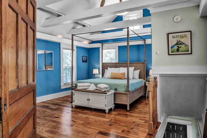 Elmwood - King Bed - 1.5 Bath - Patio - Walkable - Buffalo, NY