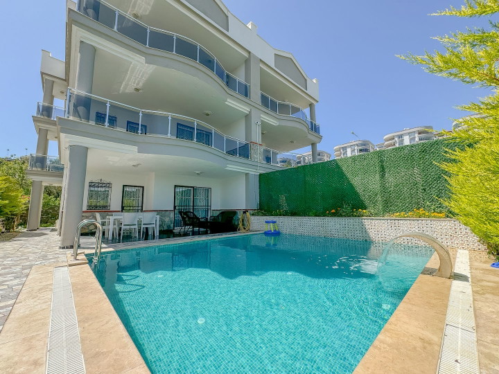 Spacious Villa, Private Pool, Ladies Beach - 