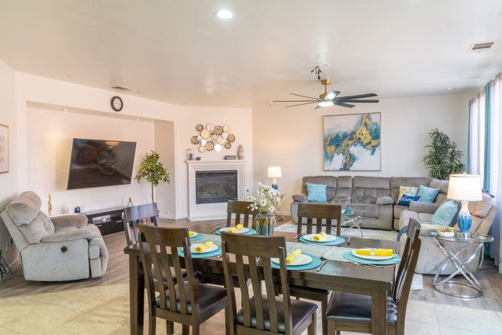 Charming Family Home 4bd/3bath & Pet Friendly - Bakersfield, CA
