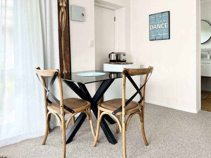 Iluka Apartment.  Lounge, Bedroom And Bathroom. - Tauranga