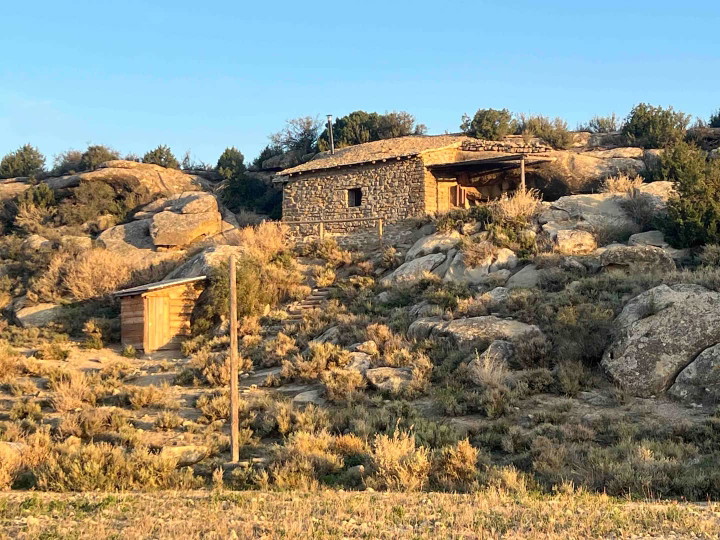 Cabaña Troglodita La Roca En Las Bardenas Reales - Navarra