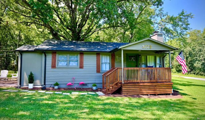 Kitschy Kottage - Springfield, MO