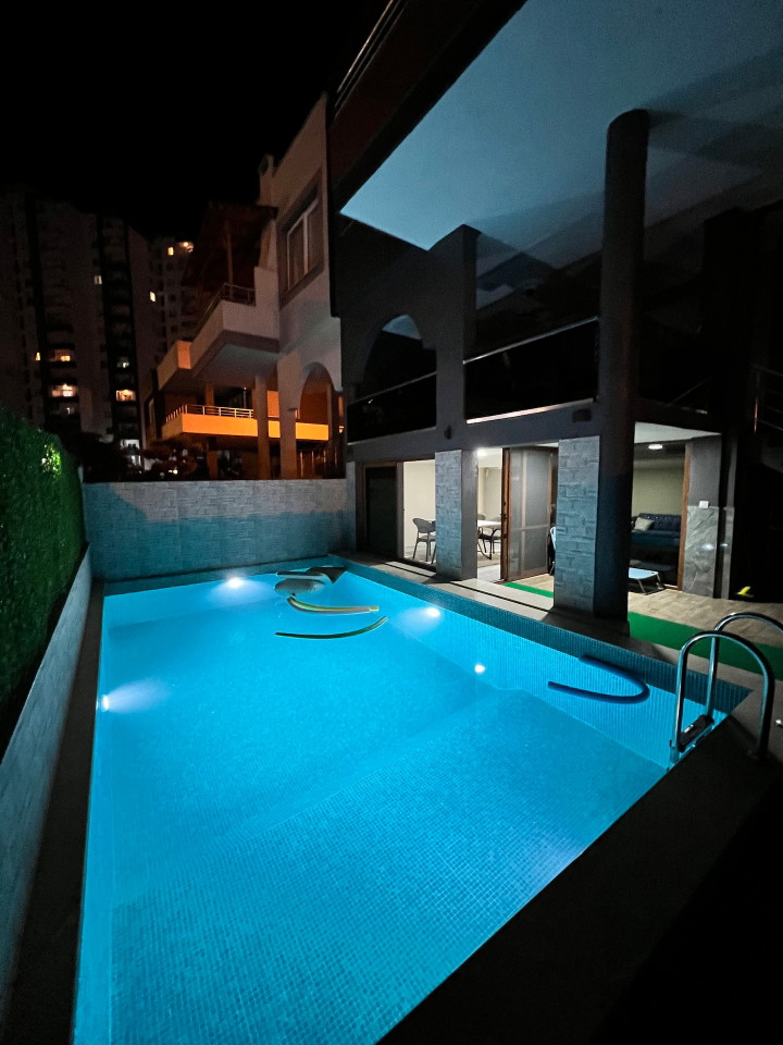 Tripleks ÖZel Havuzlu Denize Sıfır Lüks Villa - Mersin