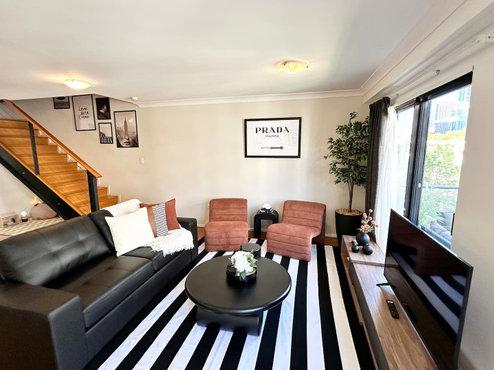 Lux 2br City Apt/pool, Parking - Perth